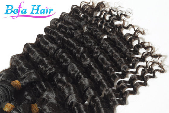 Riches eurasiens de cheveux de Vierge de cheveux profonds de vague dans la nutrition et l'eau