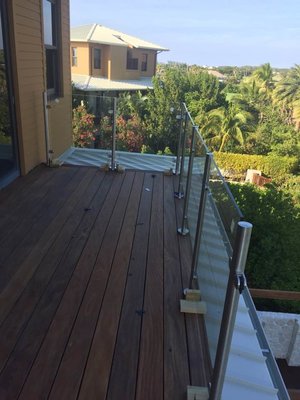 Stainless steel post laminated glass railing/ glass balustrade design for balcony use