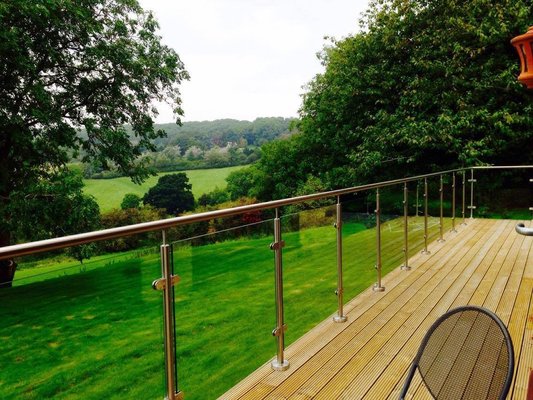 Stainless steel post laminated glass railing/ glass balustrade design for balcony use