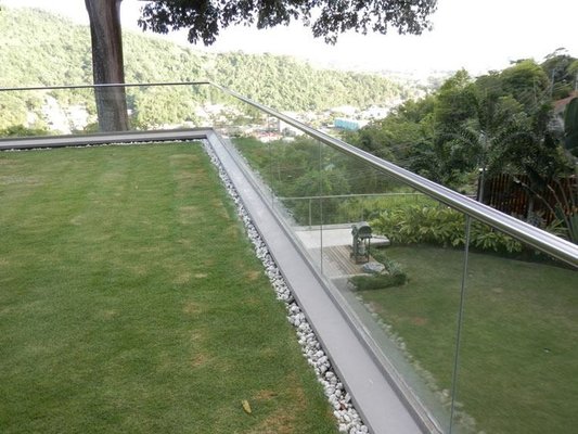 Exterior aluminum u base channel glass railing for balcony use