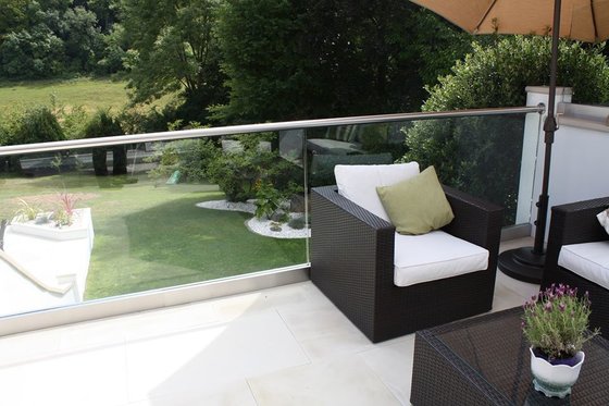 Exterior aluminum u base channel glass railing for balcony use