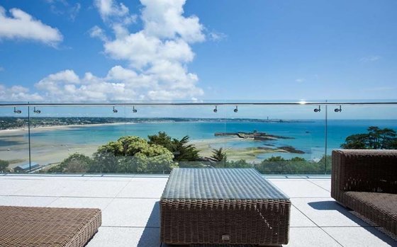 Terrace design aluminum u base channel glass railing/ glass balustrade