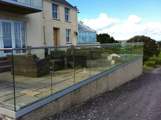 U base channel glass railing with laminated glass aluminum channel