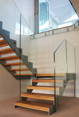 U shape carbon steel staircase straight staircase with wooden tread for indoor use