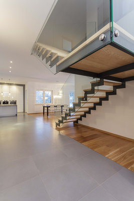 Stainless steel straight solid wood staircase with glass balustrade