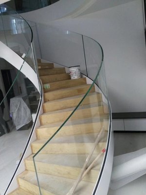 Side-mounted solid wood handrail glass railing prefabricated curved stairs