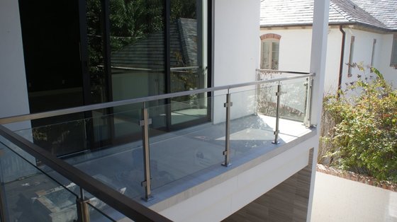 Glass Railing/ Glass Balustrade with Stainless Steel Post for Balcony Design