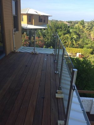 Balcony Design Glass Railing/ Glass Balustrade with Stainless Steel Post