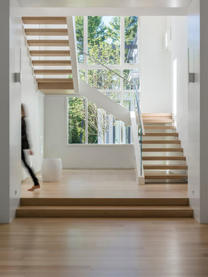 Modern use closed tread floating staircase for Mauritius design