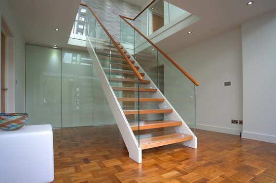 Modern Design Steel Beam Stringer Open Staircase Indoor with Solid Wood Stairs Tread