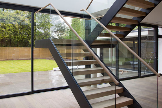 Modern Design Steel Beam Stringer Open Staircase Indoor with Solid Wood Stairs Tread