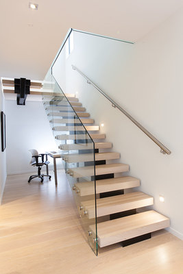 Luxury Wood Staircase with Staircase Railing