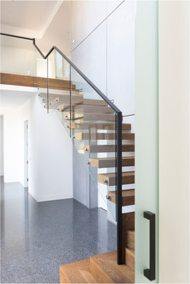 Clear glass railing floating stair