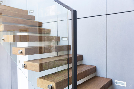 Clear glass railing floating stair