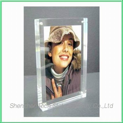 Magnetic acrylic photo frames