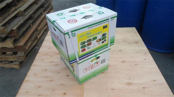 Paquet de pesticide d'herbicide, bouteille 1L dans le carton de couleur