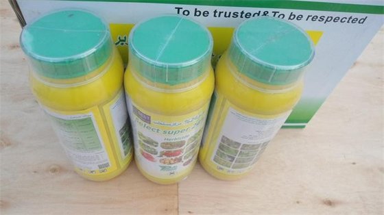 Paquet de pesticide d'herbicide, bouteille 1L dans le carton de couleur