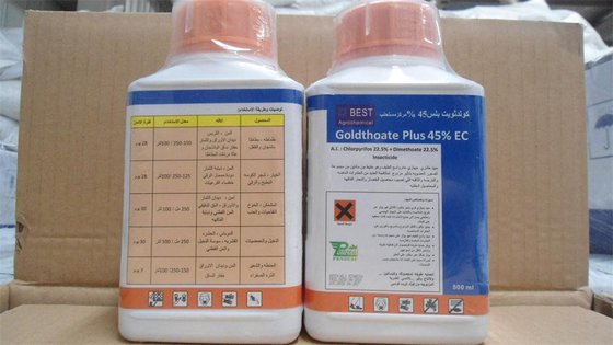 Paquets de pesticide, bouteilles carrées.