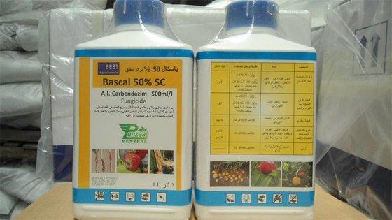 Paquets de pesticide, bouteilles carrées.