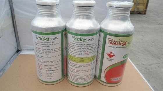 Paquets de pesticide, bouteilles en aluminium