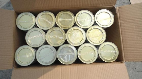 Paquets de pesticide, bouteilles en aluminium