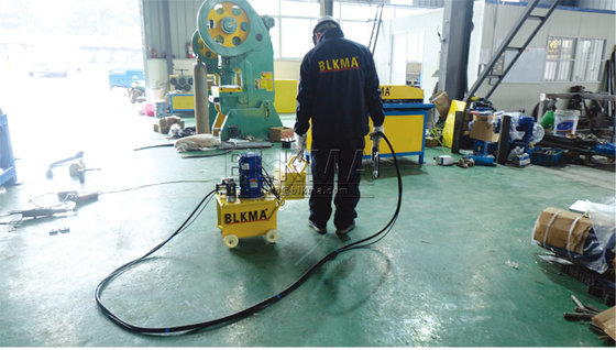 Full auto hydraulic metal sheet riveting machine