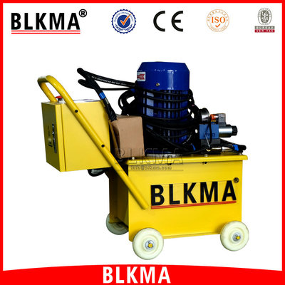 Full auto hydraulic metal sheet riveting machine