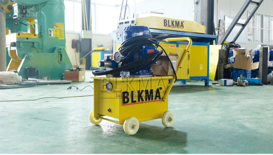 Full auto hydraulic metal sheet riveting machine
