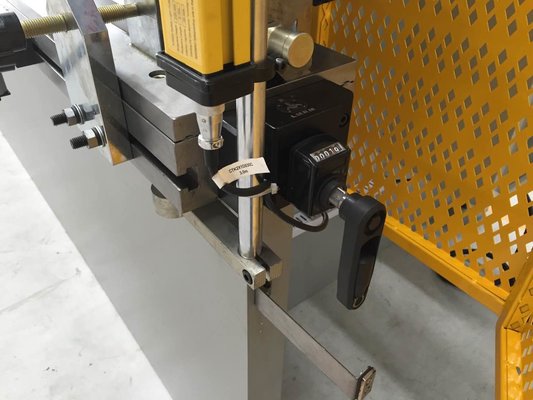 Hydrualic CNC Synchronized Press Brake 100T DA66 Controller Capacity 3200mm Length