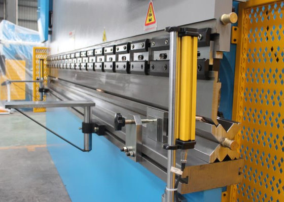 Hydrualic CNC Synchronized Press Brake 100T DA66 Controller Capacity 3200mm Length