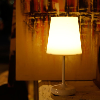 2018 hottest table lamp with both touching control and remote control, smart night light with soft led light supplier