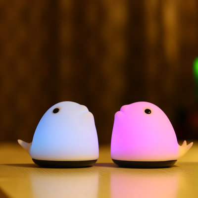 2018 Rechargeable relief product Small whale silicone pat light led night light with colorful lighting supplier