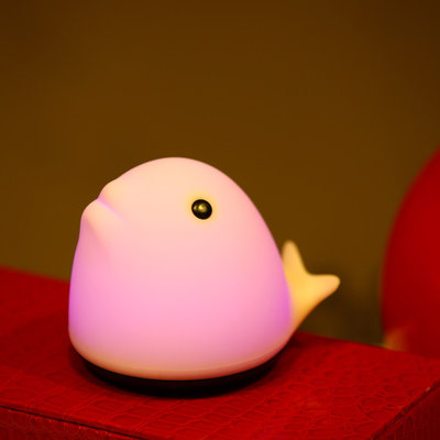 2018 Rechargeable relief product Small whale silicone pat light led night light with colorful lighting supplier