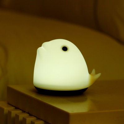 2018 Rechargeable relief product Small whale silicone pat light led night light with colorful lighting supplier