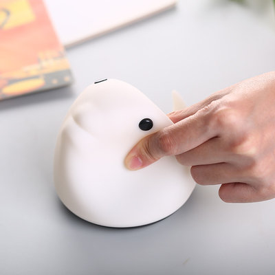 2018 Rechargeable relief product Small whale silicone pat light led night light with colorful lighting supplier