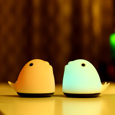 2018 Rechargeable relief product Small whale silicone pat light led night light with colorful lighting supplier