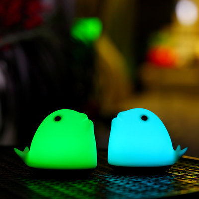 2018 Rechargeable relief product Small whale silicone pat light led night light with colorful lighting supplier