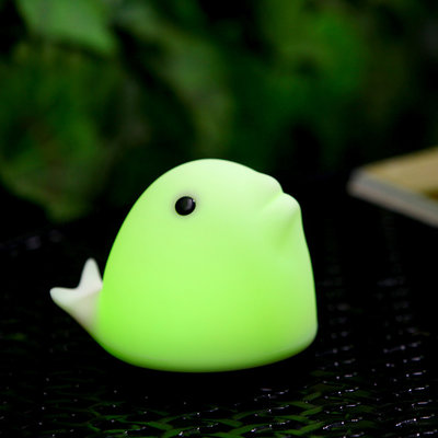 2018 Rechargeable relief product Small whale silicone pat light led night light with colorful lighting supplier
