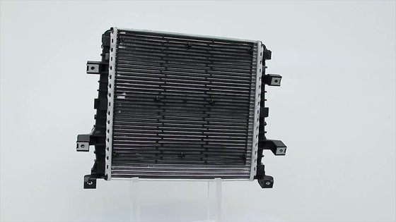 7L8121212A Genuine Additional Radiator Cooler Engine Cooling Intercooler For Audi Q7 Volkswagen supplier