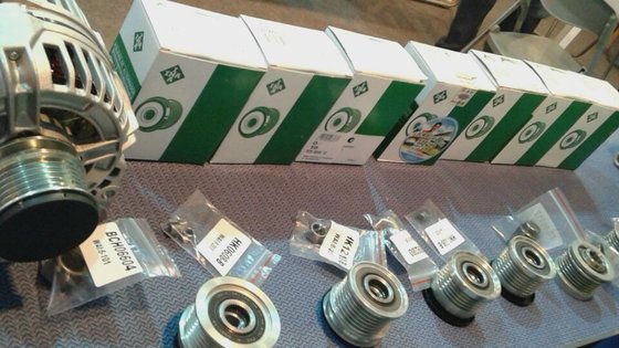 China Automotive Pulley OEM 535011510 / F-554053.02 / F-554053.01 / ZEN 5576 / WAI 24-82299-3 distributor