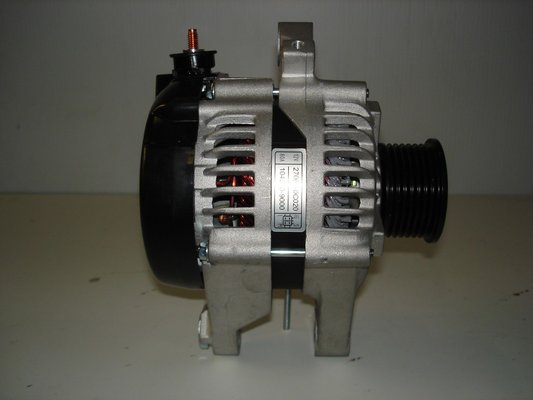 China TOYOTA HiLux Workmate Denso Car Alternator Engine 2TR-FE 2.7L Petrol distributor