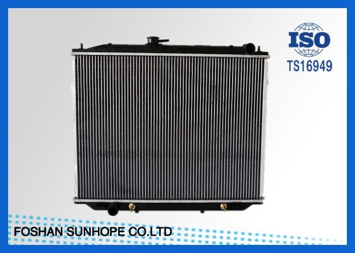 TERRANO Nissan Car Radiator 679*48mm Tank OEM 21450-7F002 Easy Installation