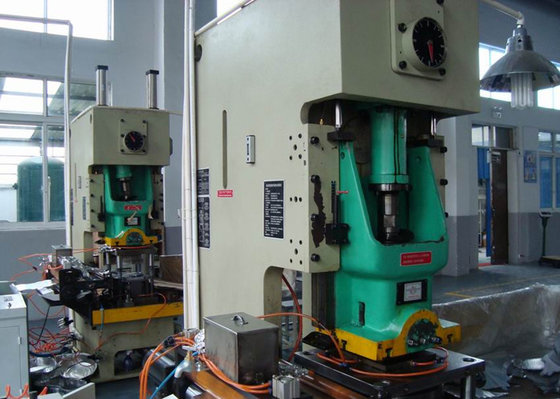 Automatic Oiling Aluminium Foil Container Making Machine 63 Ton High Precision