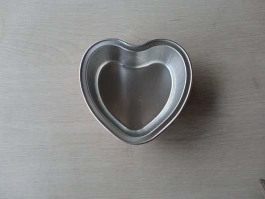 Wrinkle Free Foil Casserole Dishes With Coated Heart Shape , Hotel Aluminium Food Trays