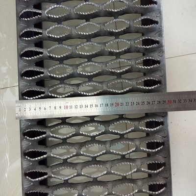 perforated O gratings for flooring and roof walkway gratings
