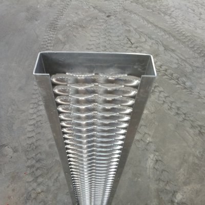 perforated O gratings for flooring and roof walkway gratings