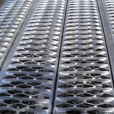 used aluminum perforated metal roof walkway gratings for solar panel