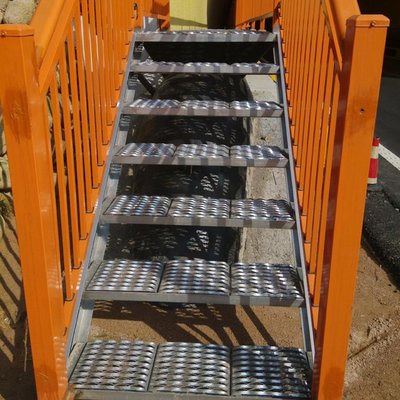 aluminum anti-slip strip for stairs  / perforated metal anti-slip treads
