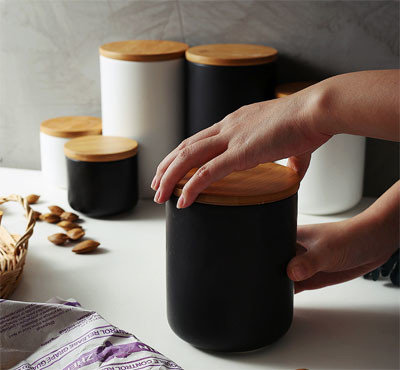 Matte White/Matte Black Ceramic Jar Candles With Wood Lids In Bulk