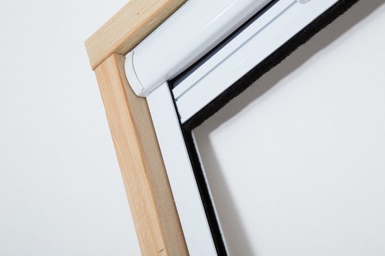 High Visibility Retractable Screen Window Pull Down Roll Up When No Use